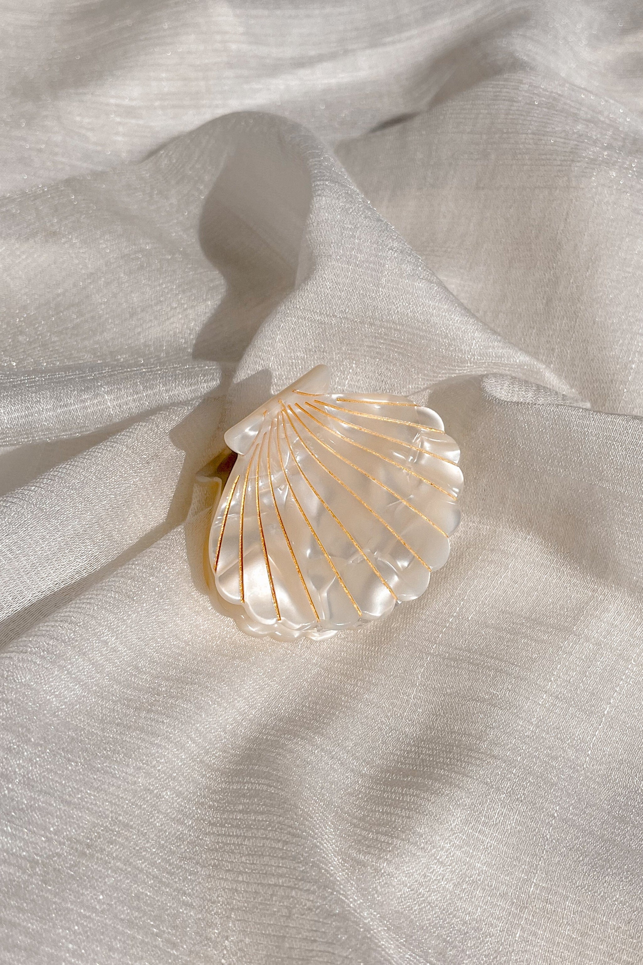 Gleam Hair Claw | Lost in Paradise